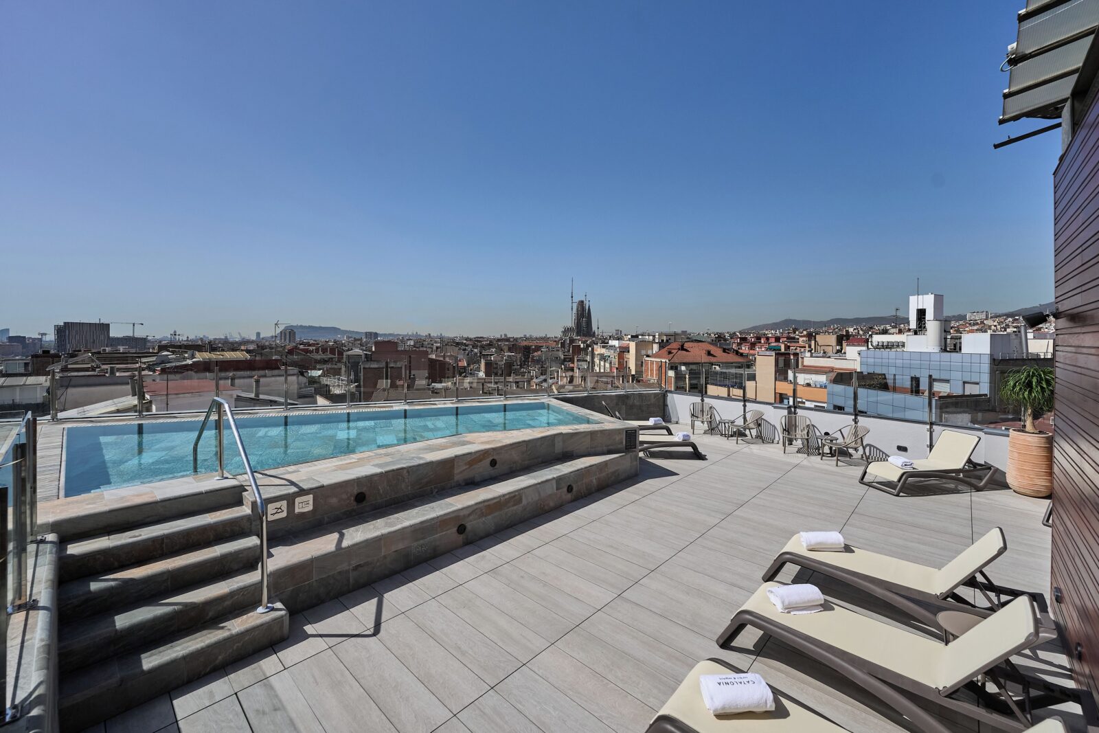 The Top Barcelona Rooftops and Bars for Sagrada Familia Views - Must ...